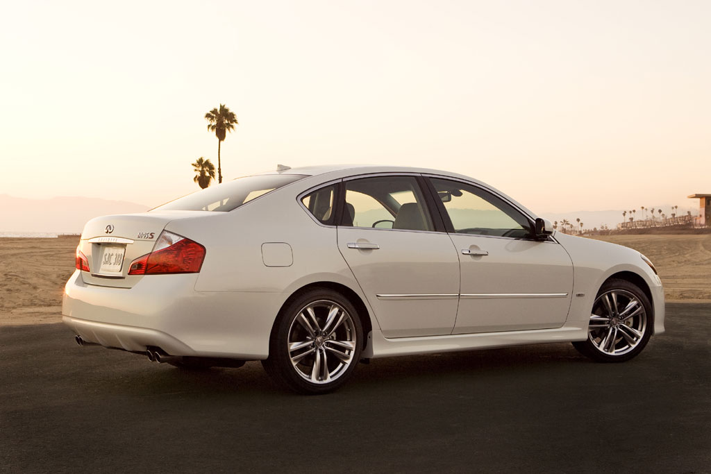 Infiniti M45 technical specifications and fuel economy